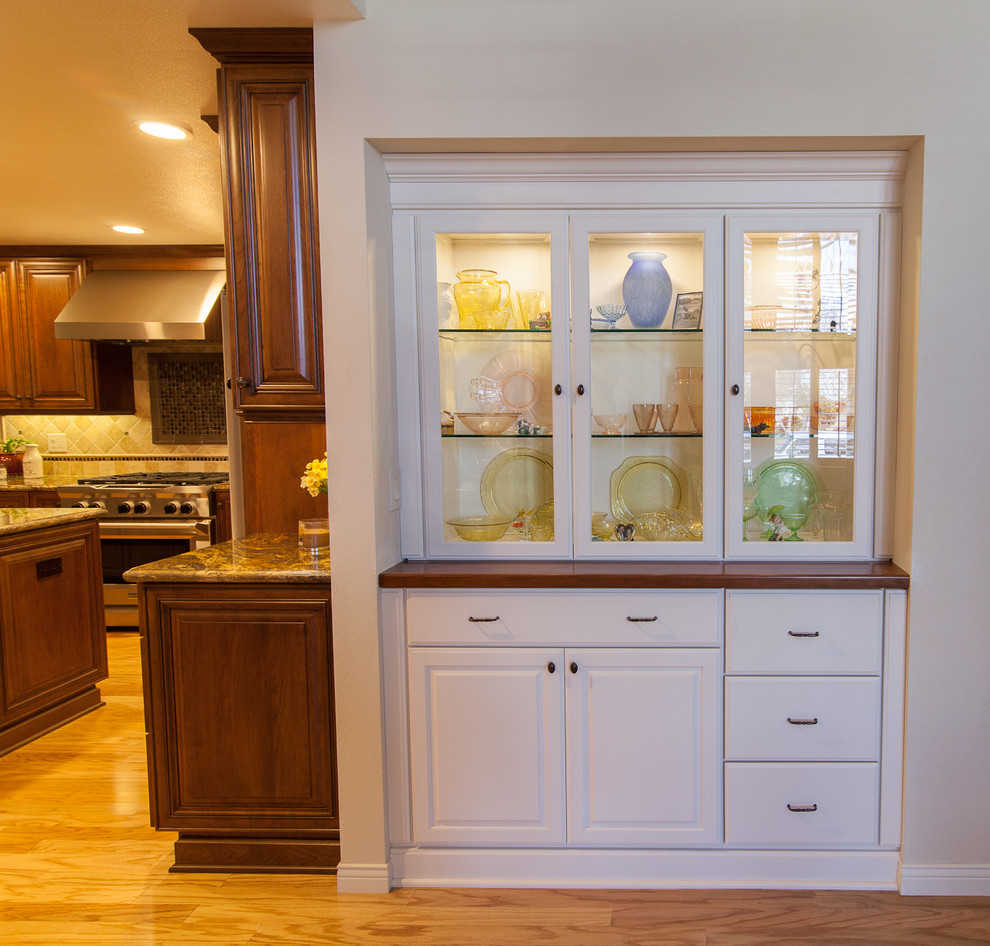 Dynasty, Artesia, Cherry, Nutmeg/Onyx - Traditional - Kitchen - Los ...