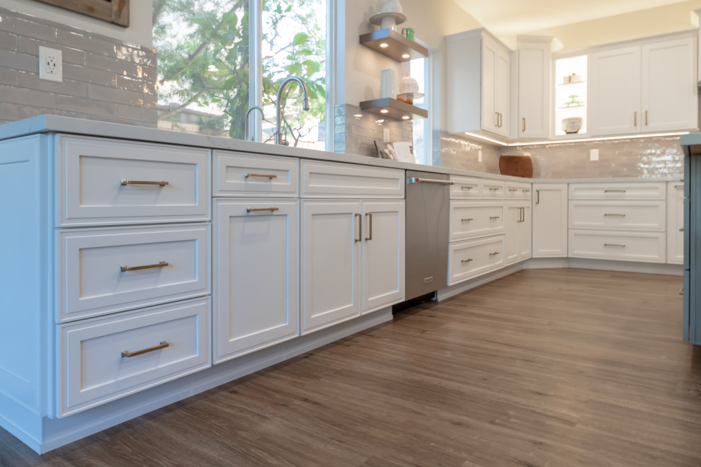 Dynasty by Omega, Lyssa door style, Maple wood in Elemental White ...