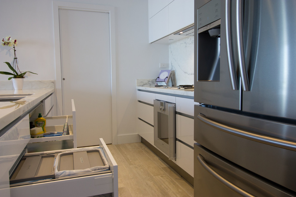 East Melbourne Kitchen, Pantry/Laundry, TV Unit, WIR - Modern - Kitchen ...