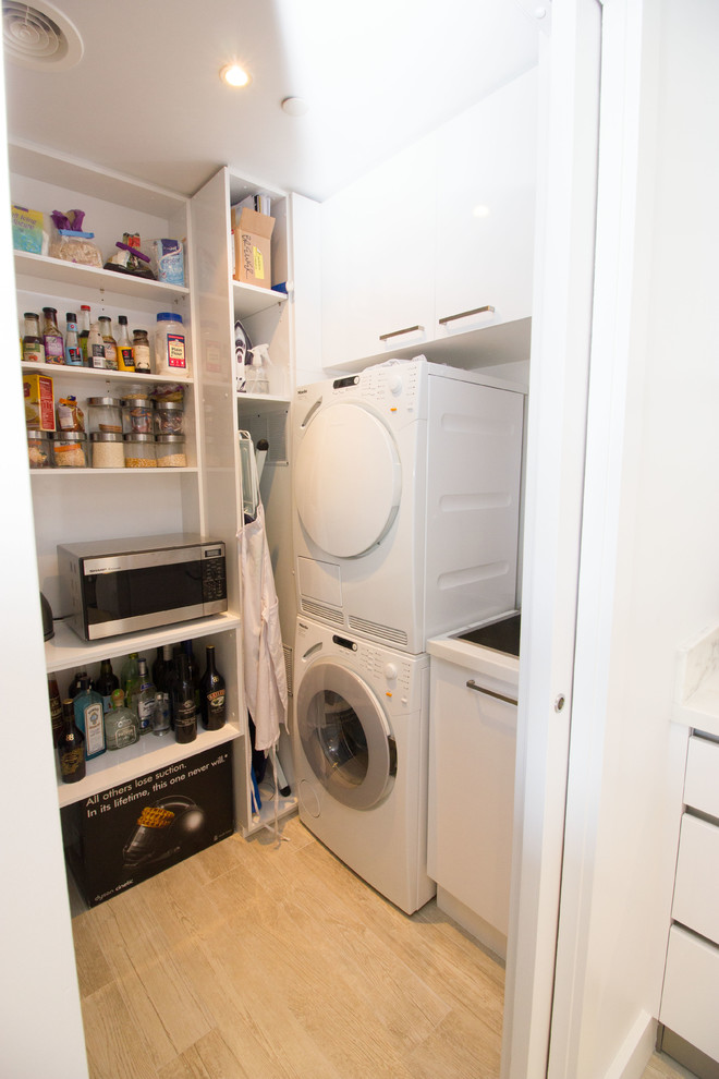 East Melbourne Kitchen, Pantry/Laundry, TV Unit, WIR - Modern - Kitchen ...