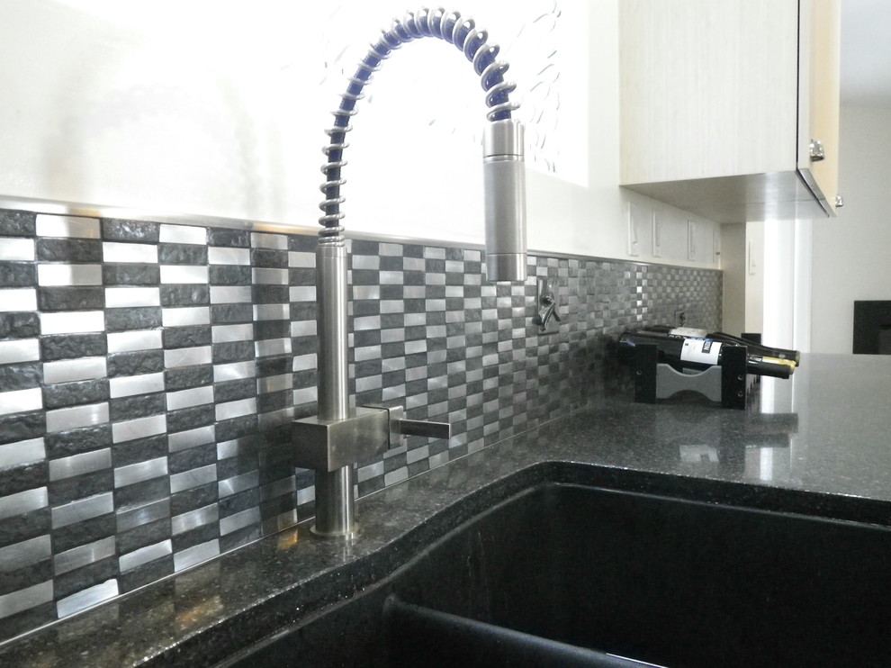 Eden Mosaic Tile Installations: Stainless Steel Bricks/Gray Basalt ...