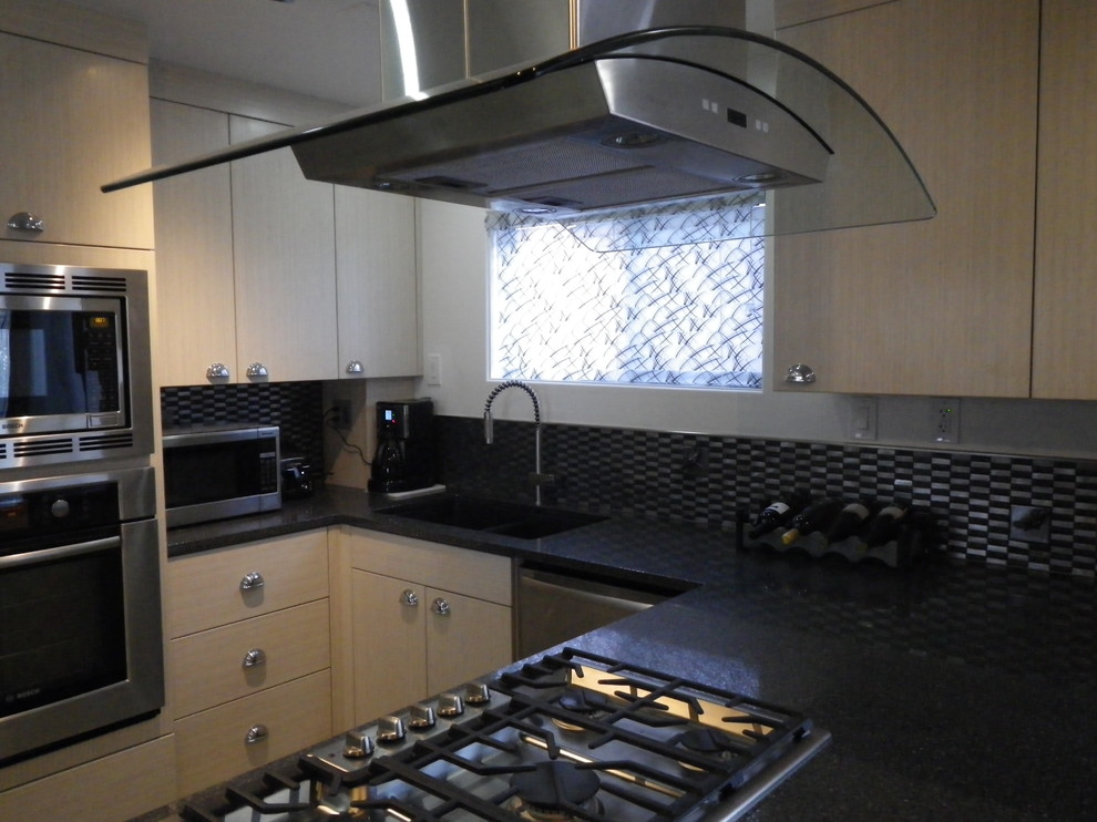 Eden Mosaic Tile Installations: Stainless Steel Bricks/Gray Basalt ...