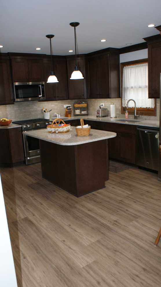 Elm - Traditional - Kitchen - Chicago - by JandB Kitchen Designs | Houzz