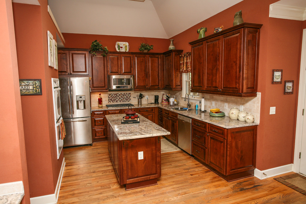 Emory kitchen - Traditional - Kitchen - Atlanta - by Cabinets Of ...