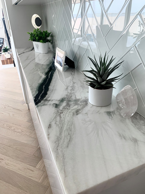 En Vogue at the Beach - Eclectic - Kitchen - Los Angeles - by Cyndi Kay ...