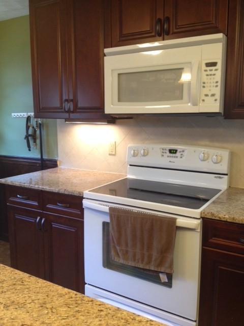 Enfield Kitchen - Traditional - Kitchen - New York - by Aspen Kitchen ...