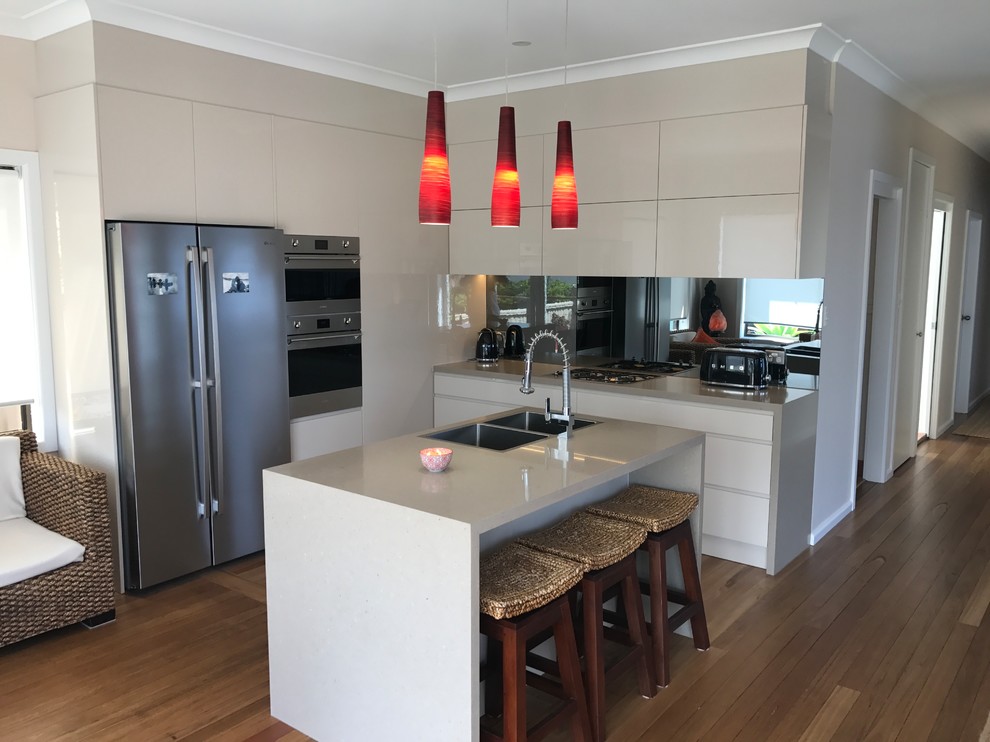 Engadine modern finger pull - Modern - Kitchen - Sydney - by Sublime ...