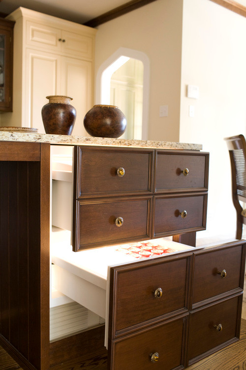 English Tudor - Craftsman - Kitchen - Chicago - by Jean Stoffer Design ...