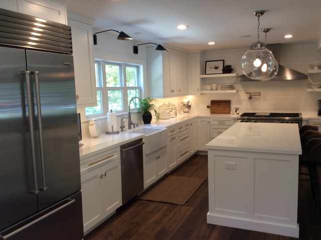 Enlarged High-end Kitchen in traditional colonial - Clásico - Cocina ...