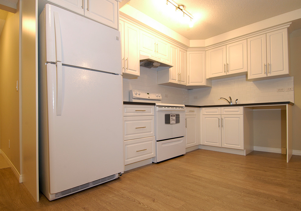 Evergreen Secondary Suite - Klassisch - Küche - Calgary - von Wallace ...