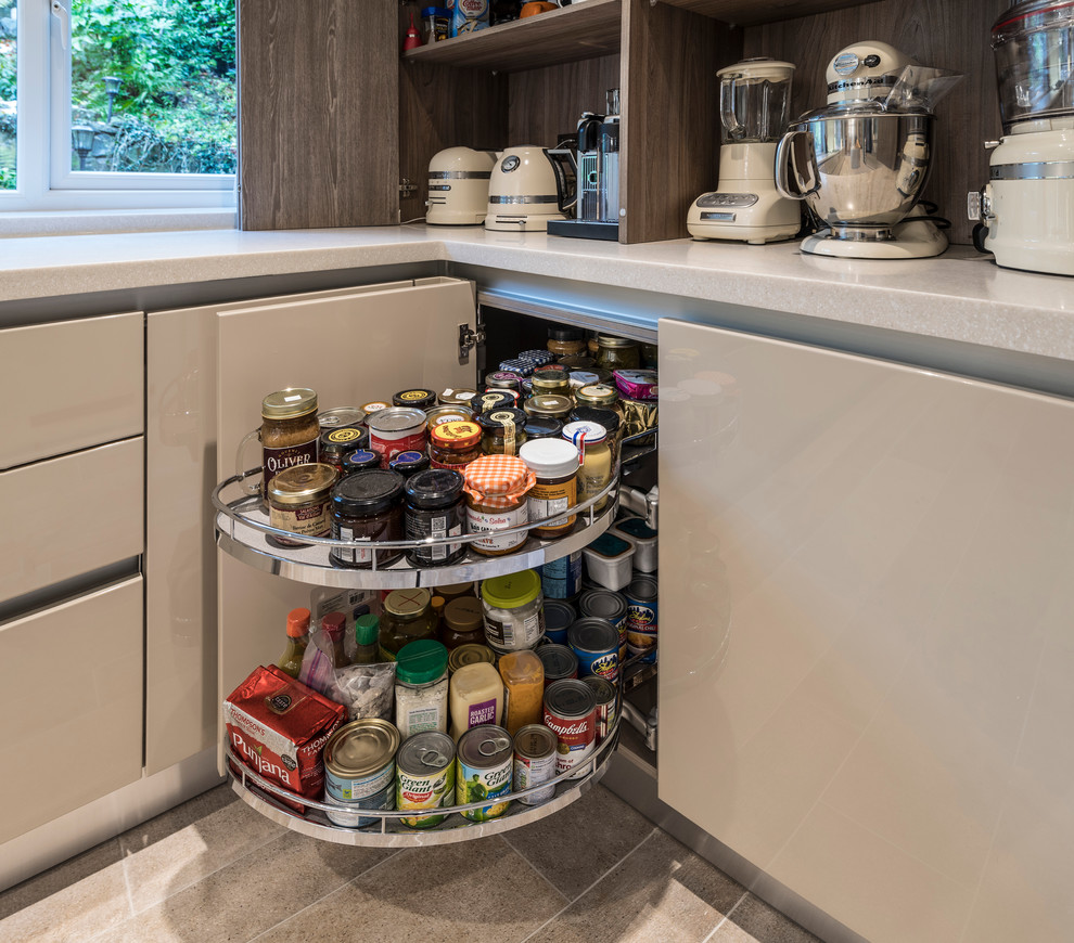Fantastic modern Aster kitchen , we love the contrasting colours ...