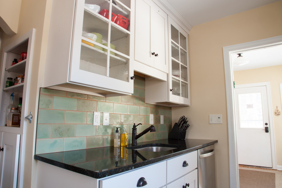 Farmhouse Patina Subway Tile Kitchen - Campagne - Cuisine - Minneapolis ...