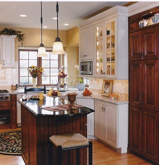 Feminine suburban Kitchen remodel - Traditional - Kitchen - Chicago ...