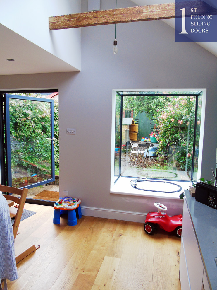 Frameless Glass Window Seats and Vertical Frameless Glass Window ...
