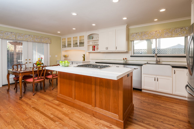 Fremont White and Green Kitchen - Classique Chic - Cuisine - San ...