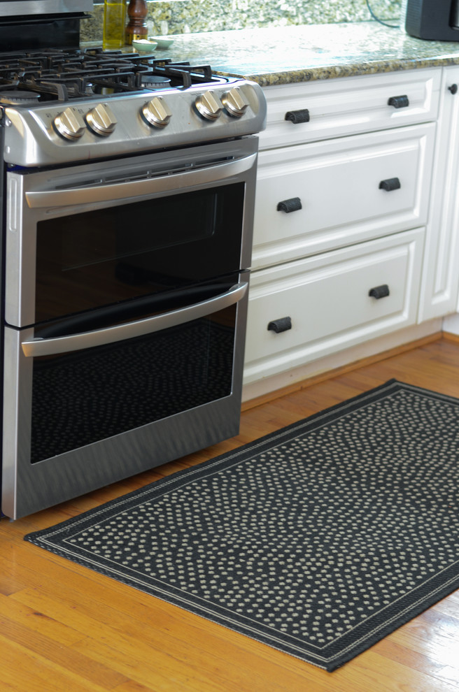 French Country Kitchen - Classique - Cuisine - Raleigh - par DeCocco ...