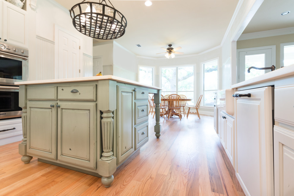 French Country White Kitchen - Farmhouse - Kitchen - Austin - by ...