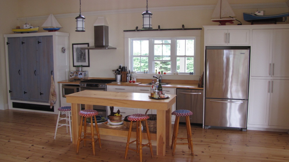 Fresh beach style kitchen with nautical flare - Coastal - Kitchen ...