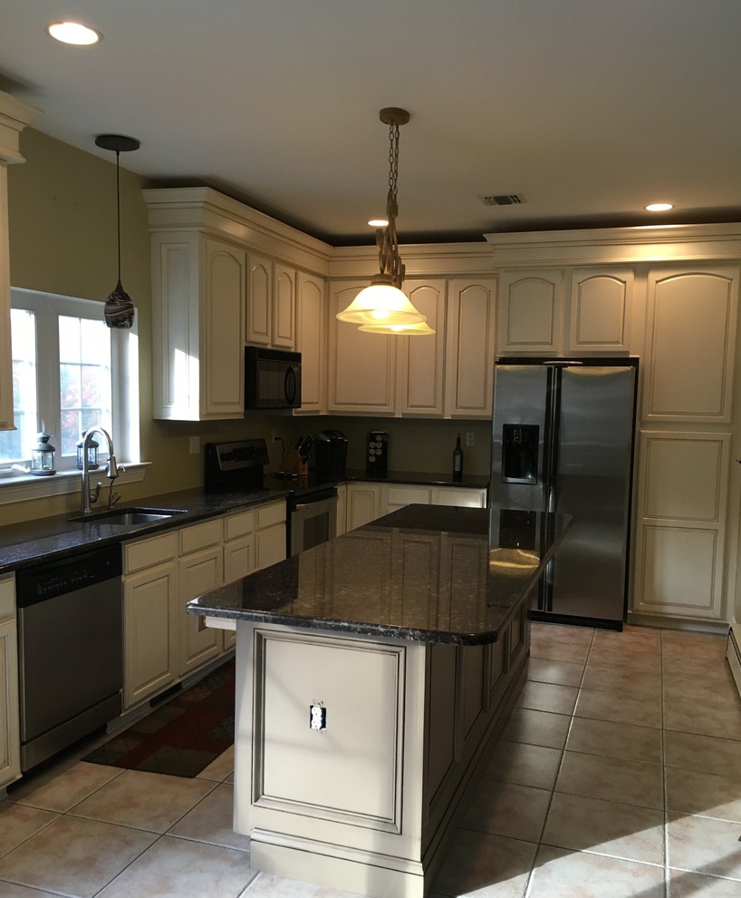 Fuchs Kitchen - Traditional - Kitchen - New York - by NEVERENDING ROOM ...