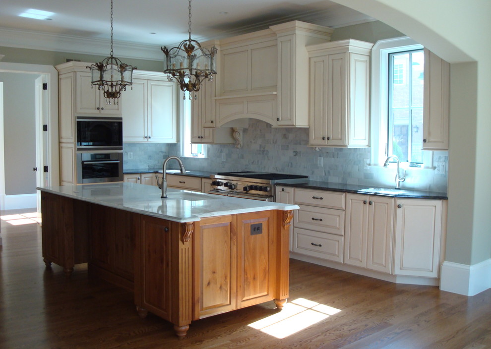 Full Overlay Raised Panel w/ Natural Wood Island - Traditional ...