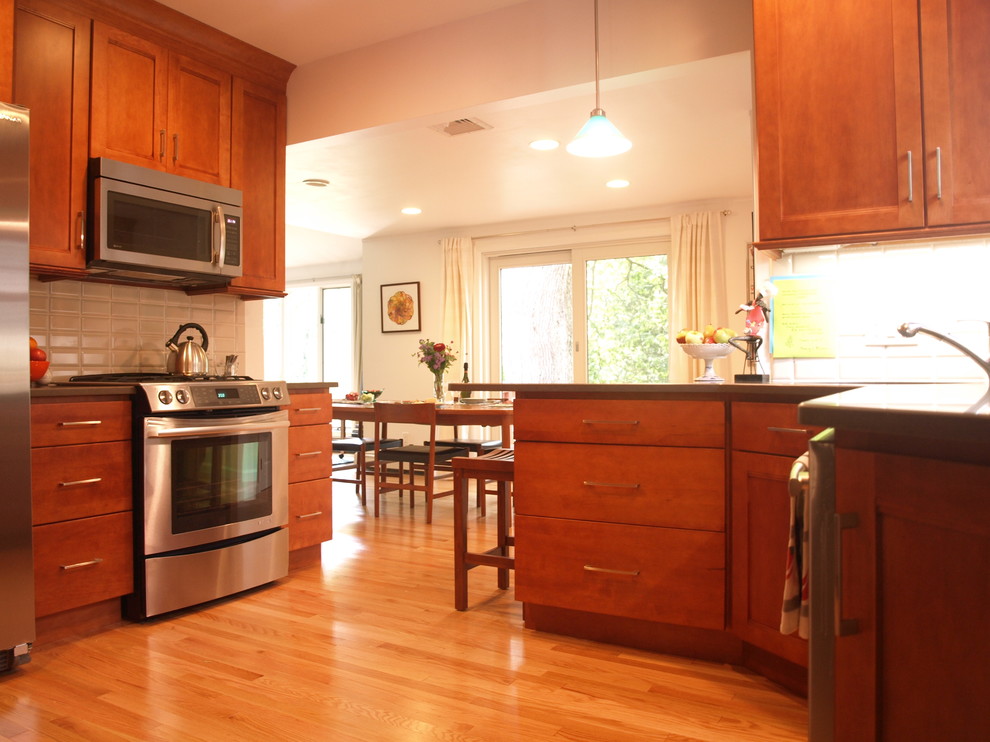 Functional Design Layout - Modern - Kitchen - Newark - by KraftMaster ...