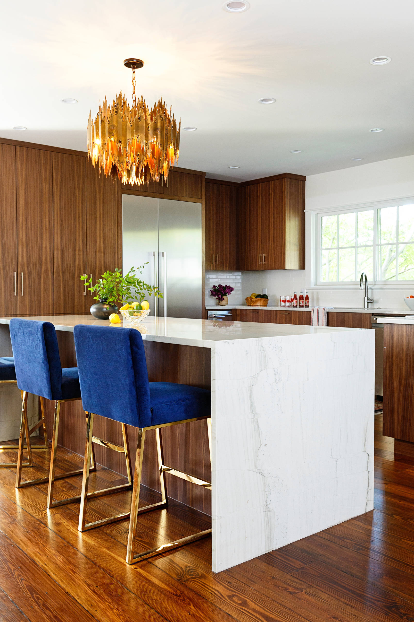 How to Jazz Up a Neutral Kitchen