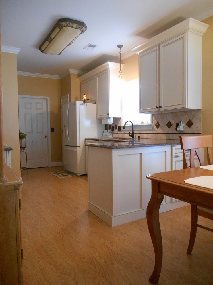 Garden Home - Susan McGee Deisgner - Kitchen - Birmingham - by Counter ...