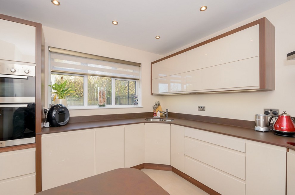 Get creative with storage for a functional and stylish modern kitchen J ...