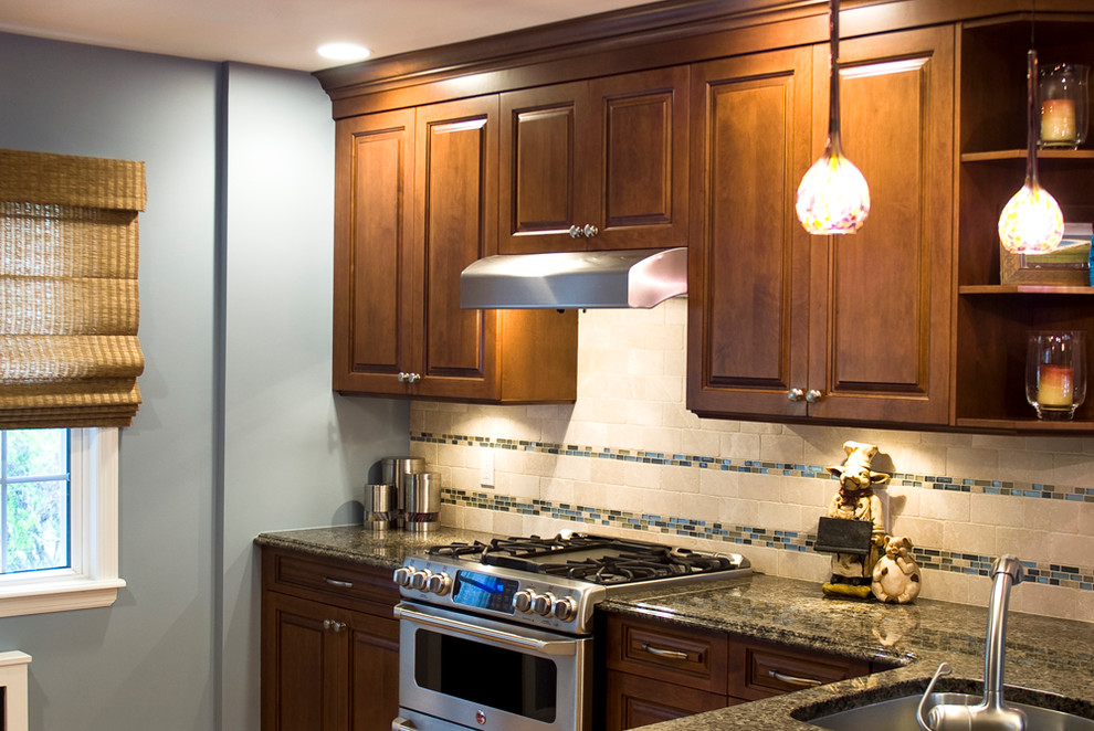 Glass mosaic backsplash behind range - Traditional - Kitchen - New York ...