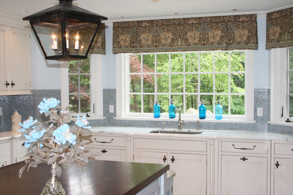 Glass tiled kitchen with Robin's Egg blue strie walls - Traditional ...