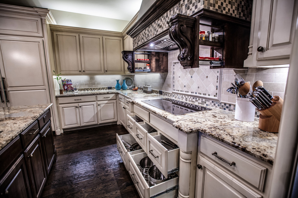 Grand English Manor - Traditional - Kitchen - Dallas - by Bella Vita ...