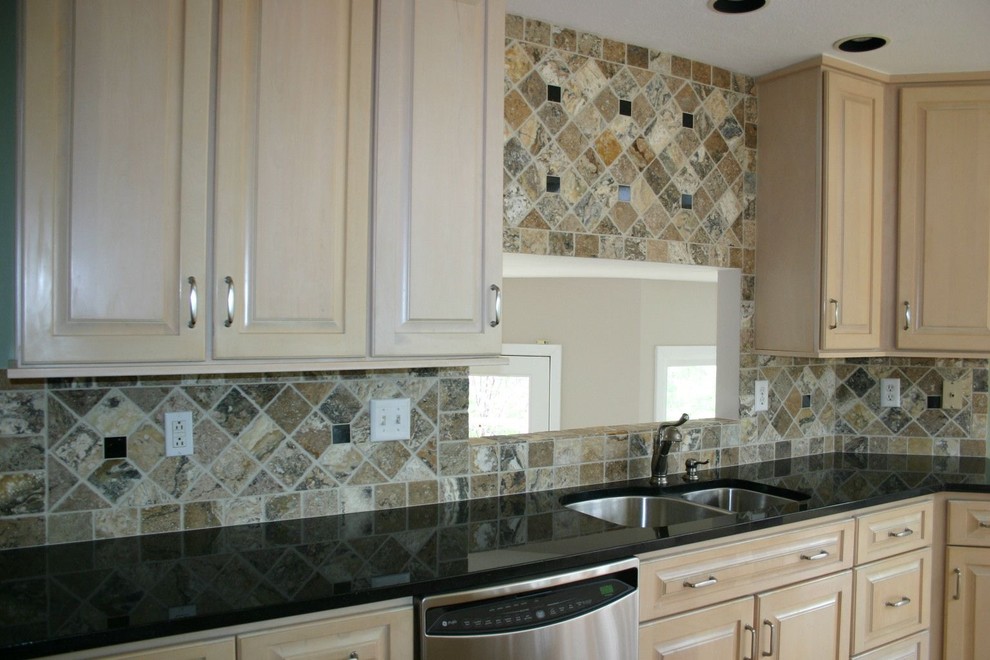 Granite Countertops and Tile Backsplash Ideas - Eklektisch - Küche ...