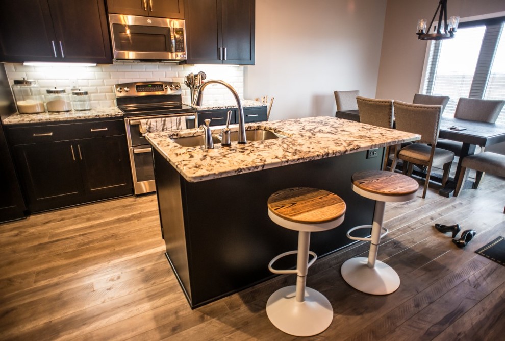 Granite - White Orion Kitchen with Pergamino and White Torroncino ...