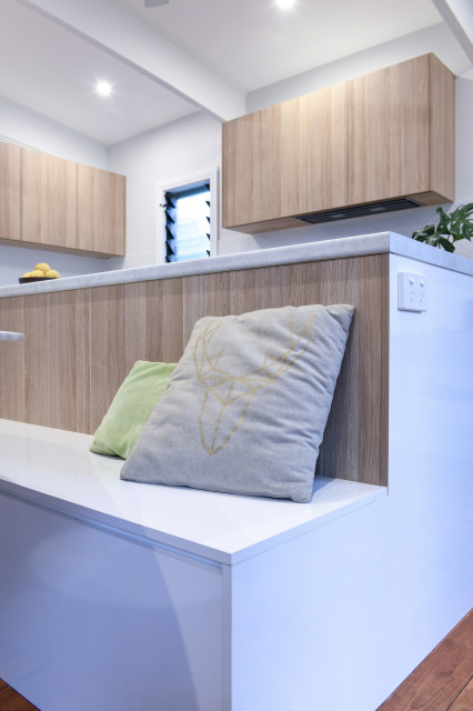 Open plan kitchen with integrated island seat - Scandinavian - Kitchen ...
