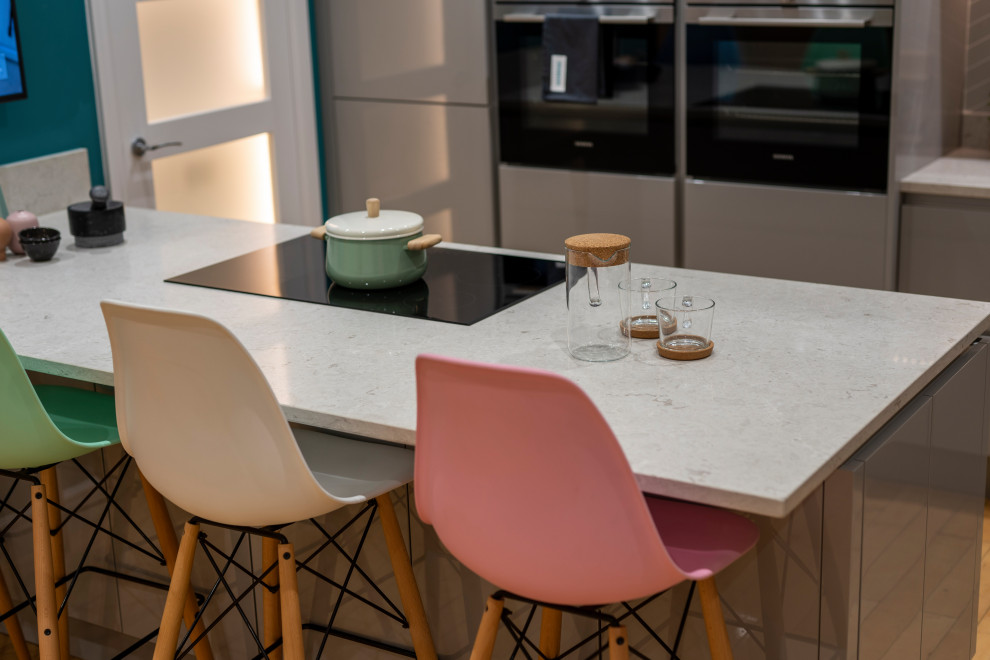 Grey Drift Quartz - Kitchen - by Mayfair Granite | Houzz