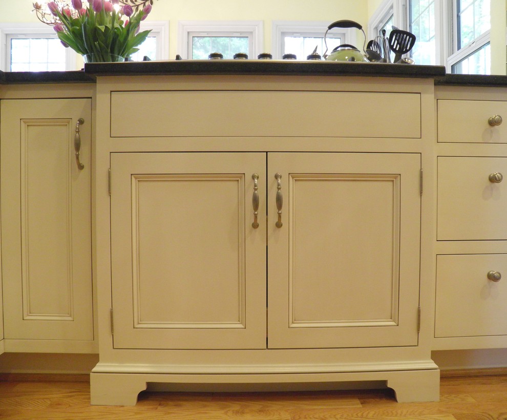 Gross Kitchen 6 - Traditional - Kitchen - DC Metro - by Cameo Kitchens ...