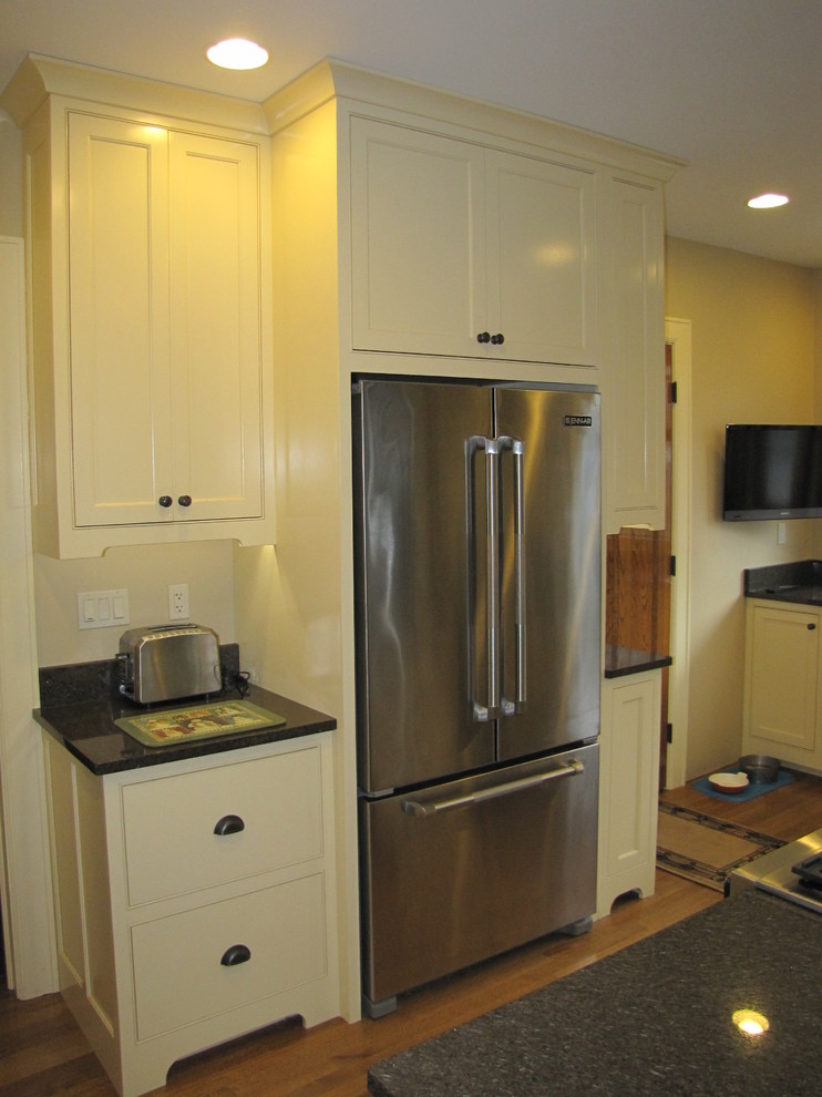 Guiggey - Transitional - Kitchen - New York - by Kustom Kabinetry | Houzz