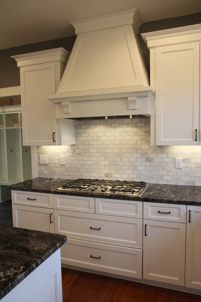 Haley Model - Farmhouse - Kitchen - Minneapolis - by R&R Construction ...