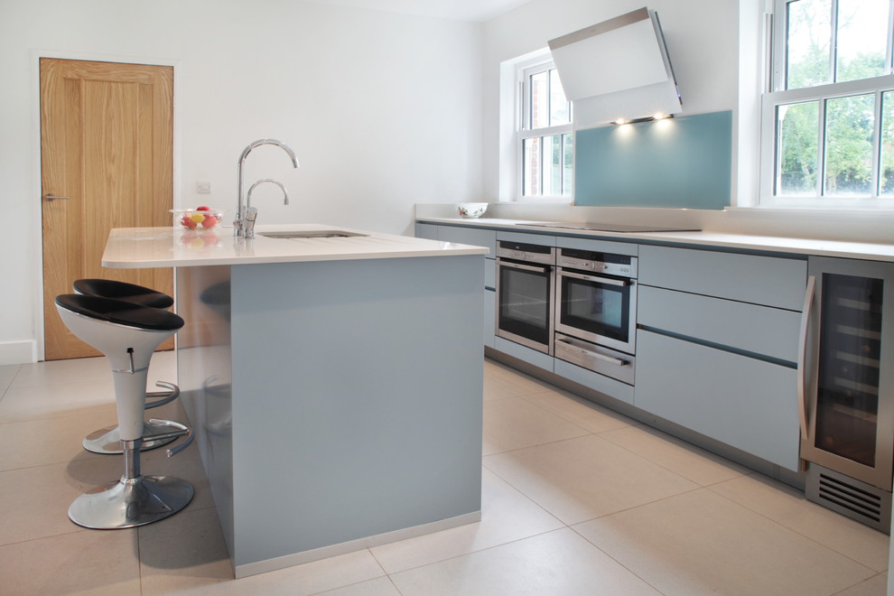 Handle-less matt blue kitchen with modern appliances - Contemporary ...