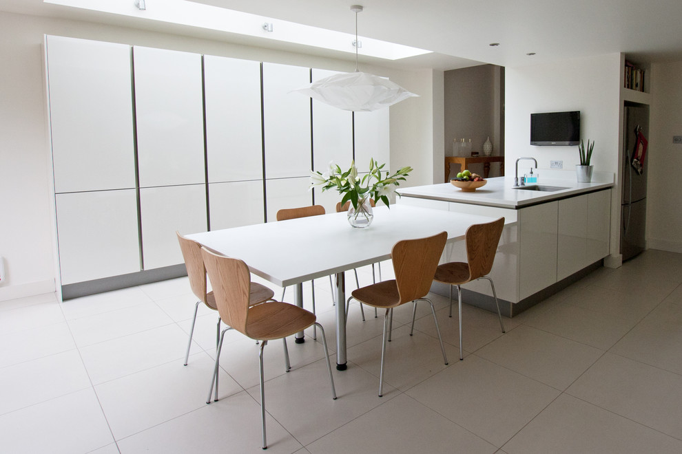 Handleless white kitchen ideas - Modern - Kitchen - London - by LWK ...