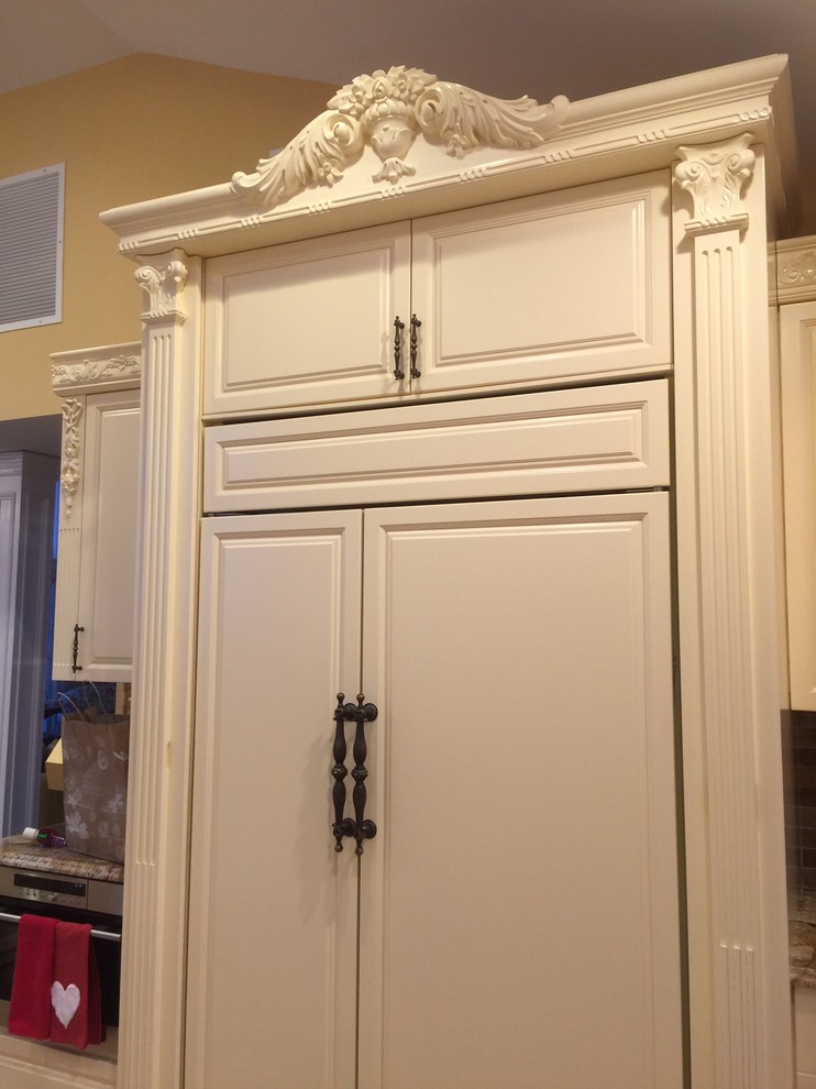 Hidden fridge - Farmhouse - Kitchen - New York - by Jeanne's Dream ...