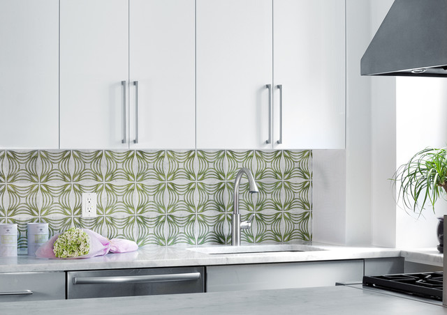 High gloss modern kitchen in a landmark Brooklyn Heights building ...