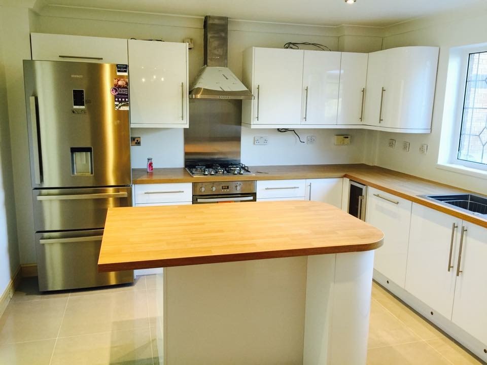 High Gloss White and Island Unit Kitchen Makeover - Contemporary ...