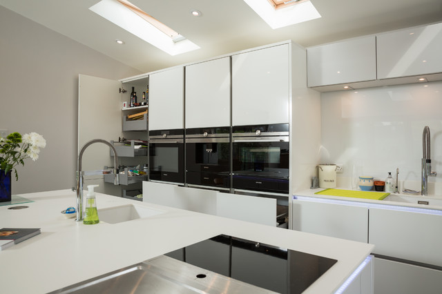 High Gloss white with stainless steel handle rail - Contemporary ...