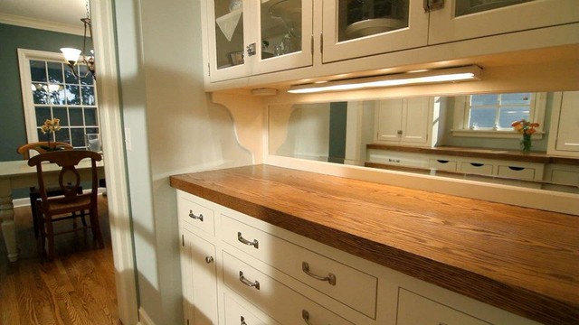 Highland Park Traditional Center Hall Colonial - Classique - Cuisine ...