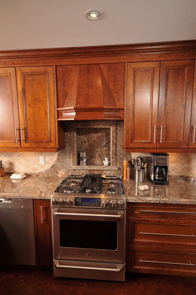 Holland Landing Kitchen - Traditional - Kitchen - Toronto - by Divada ...