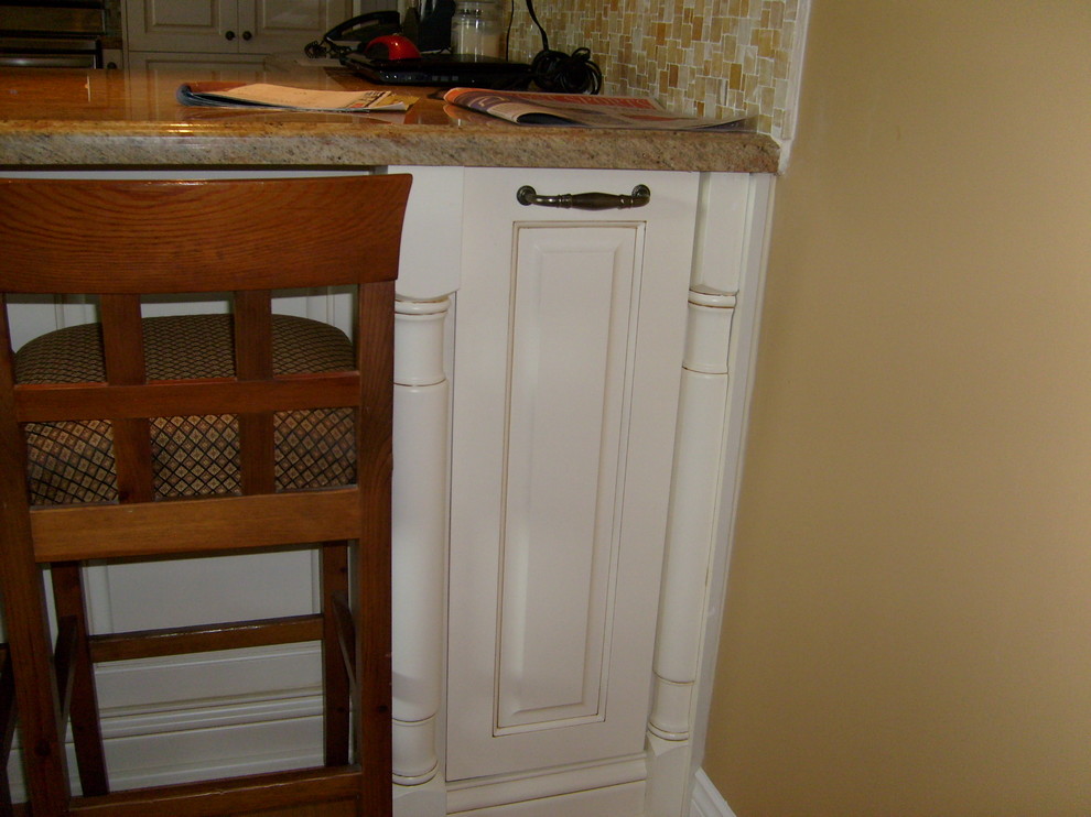 Holmes - Traditional - Kitchen - Toronto - by Kitchen Gallery ...