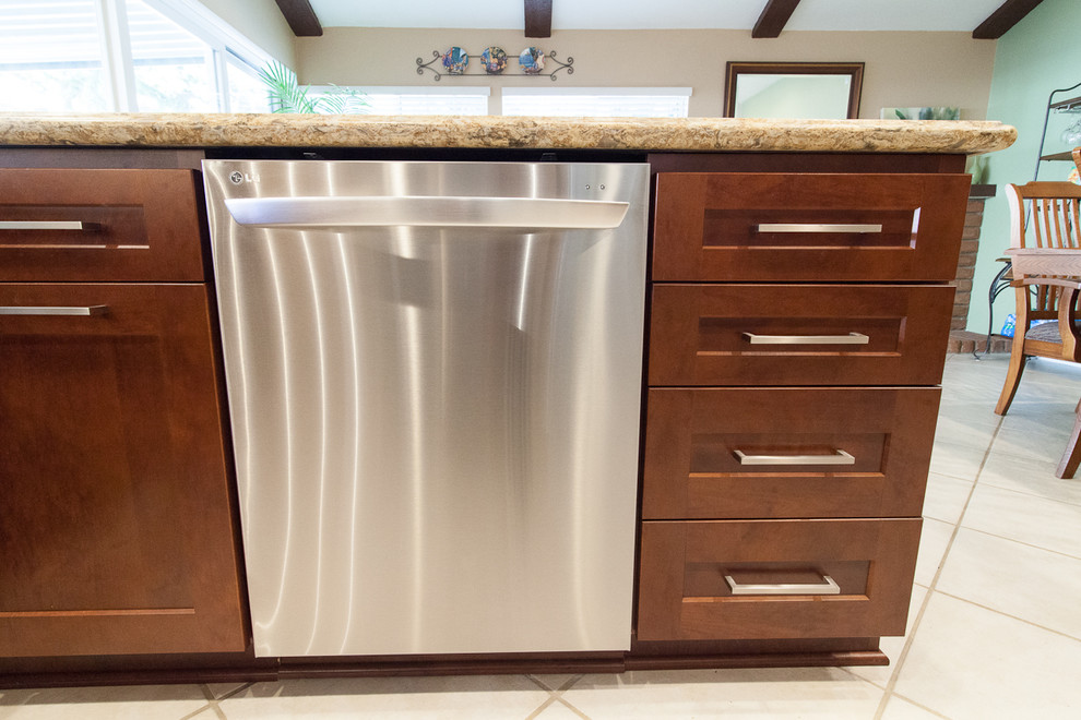 Homecrest, Dover, Maple, Sorrel - Traditional - Kitchen - Los Angeles ...