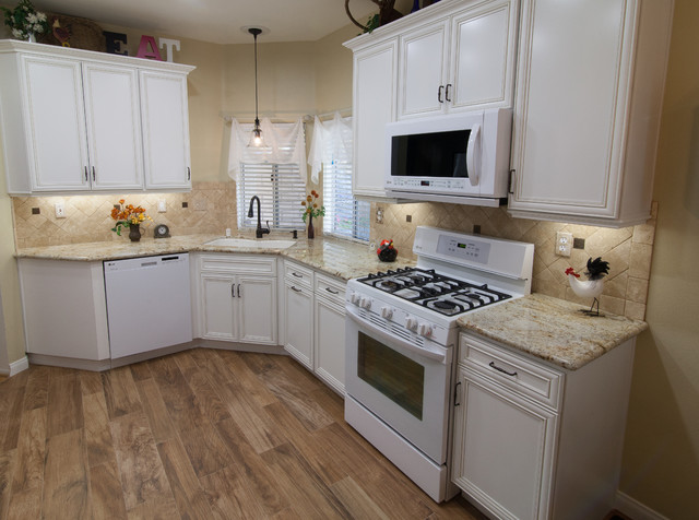 HomeCrest, Madison, Maple, Alpine-Linen - Traditional - Kitchen - Los ...