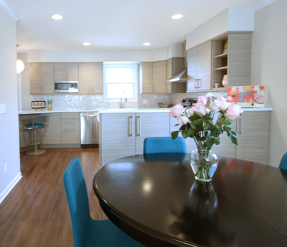 Horizontal Grain Cabinets in Grey Tone with White Countertops ...